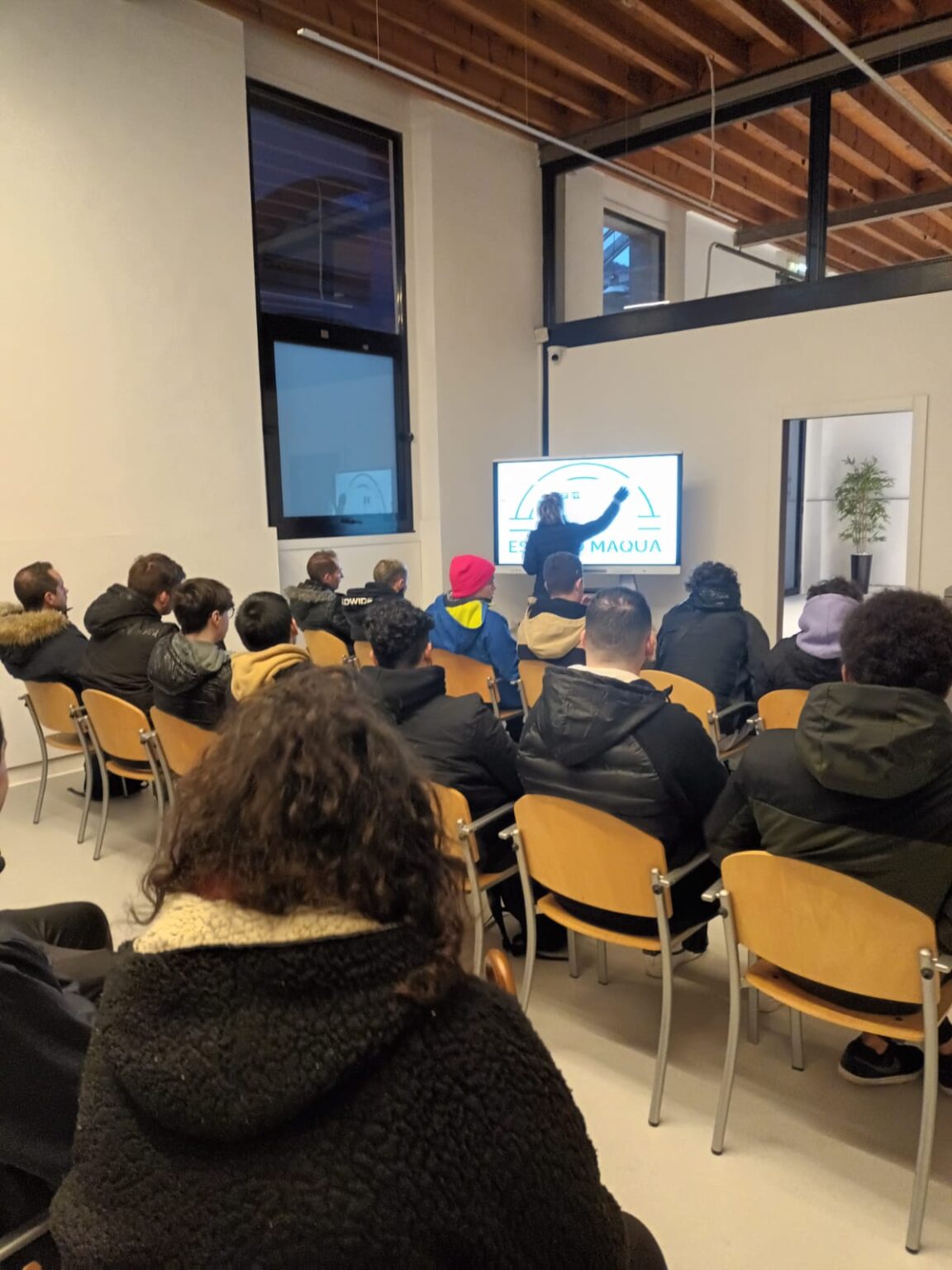 VISITA AL CENTRO DE EMPRESAS DE LA CURTIDORA - CIFP AVILES