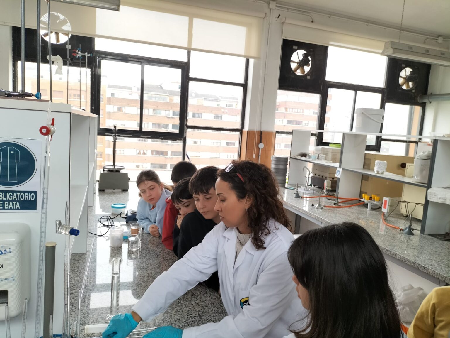 VISITA DEL ALUMNADO DE PRIMARIA DEL C.P. MARCELO GAGO - CIFP AVILES